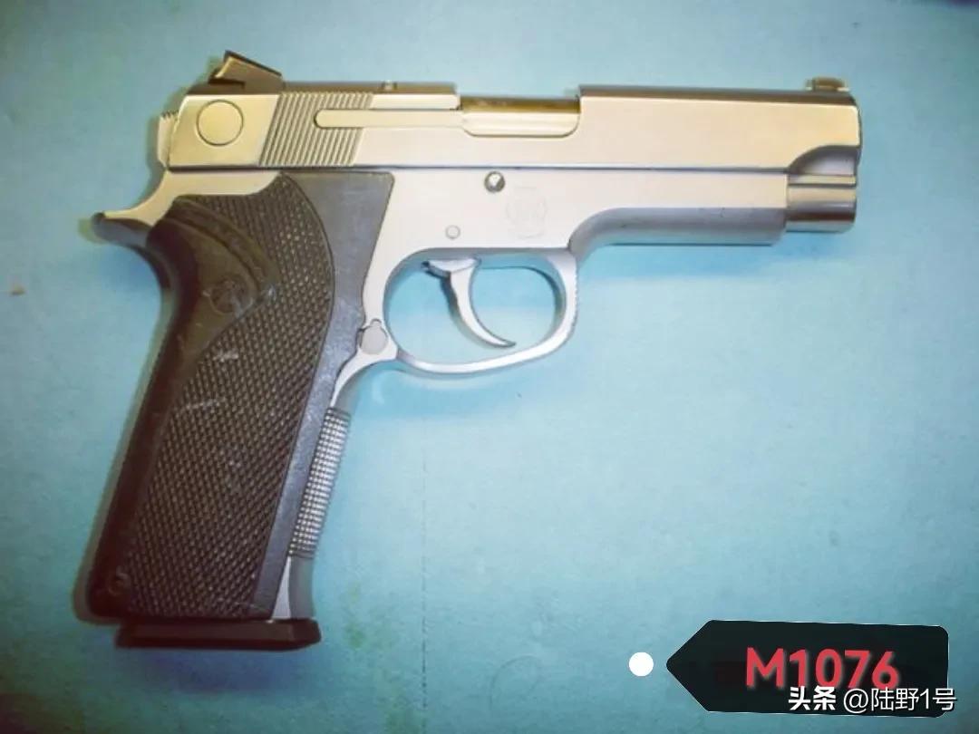 World Light Weapons - Pistols: Smith & Wesson M1076 semi-automatic ...