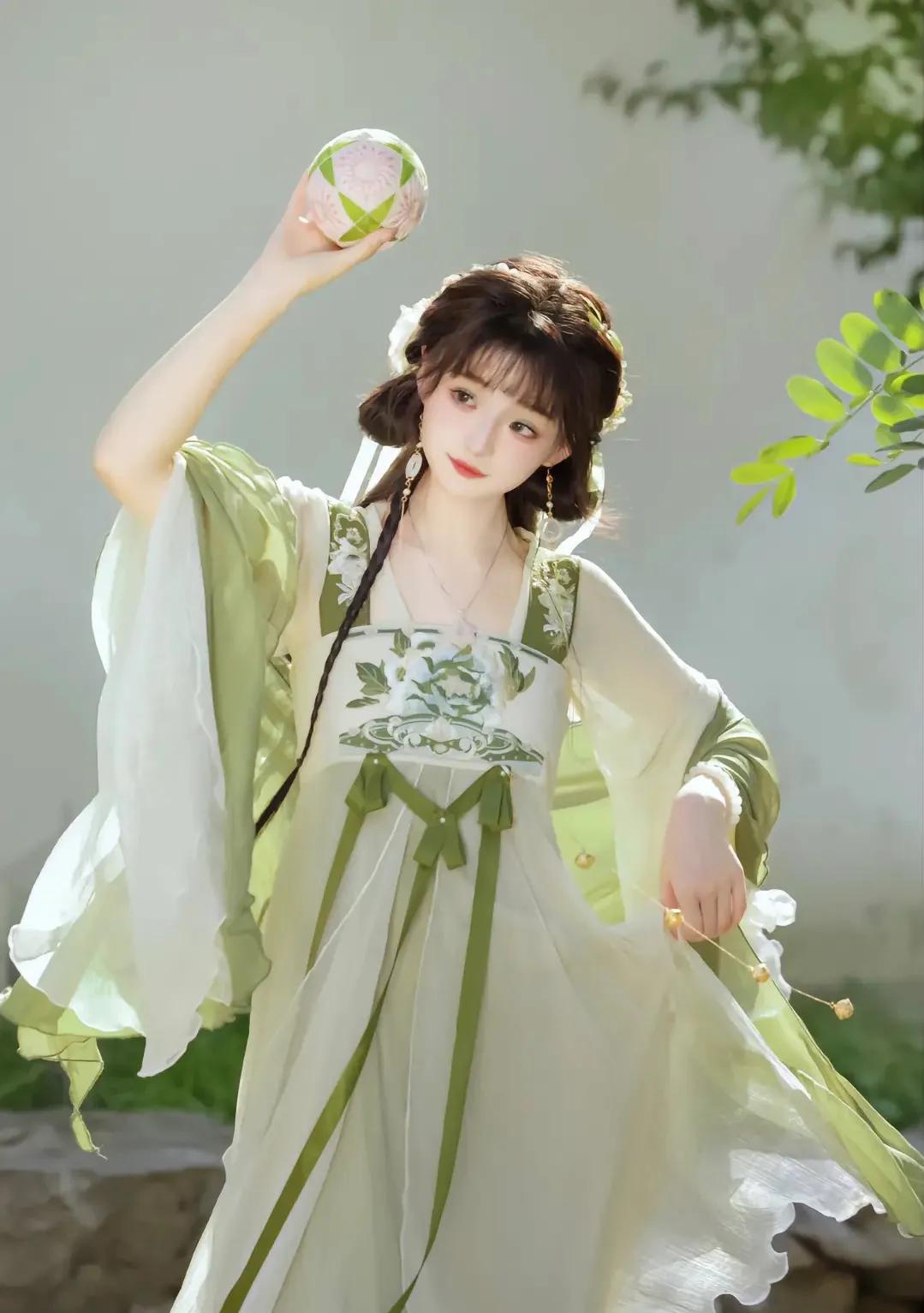 Douyin Hanfu appreciation - iNEWS
