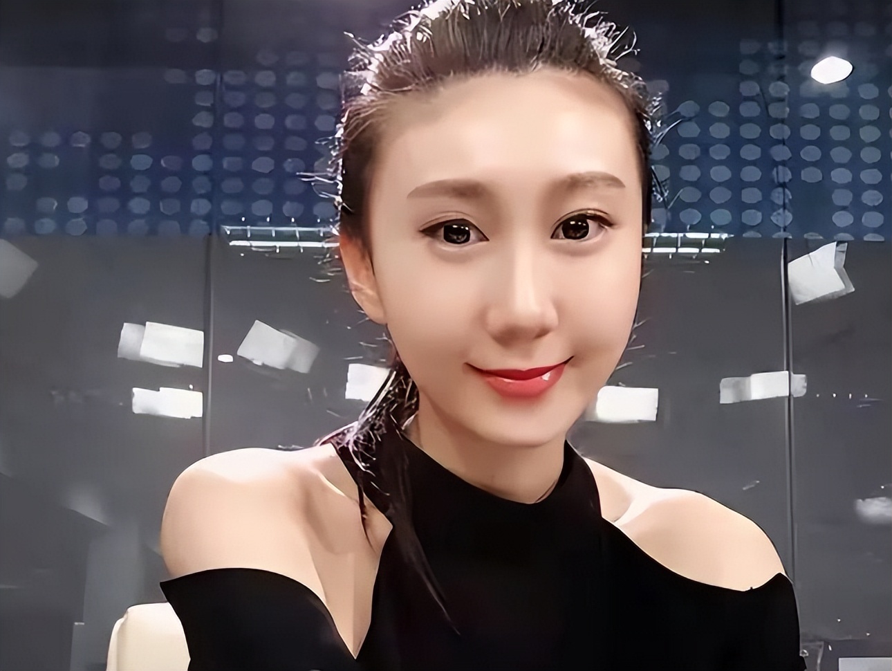 Shui Junyi's daughter Shui Yishi became a CCTV reporter, confident and ...