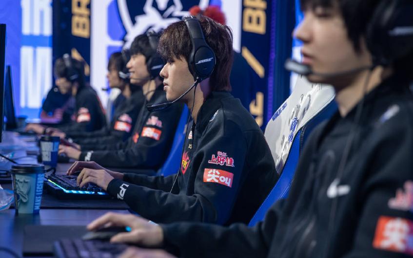 Doinb: LWX never thought of leaving FPX. If he wants to walk a bunch of LPL teams, - iNEWS