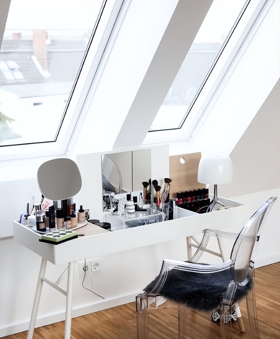 Beautiful dressing table decoration case - iNEWS