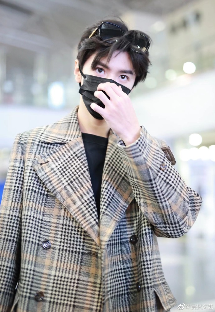 11.29 Picture: Gong Jun, Guan Xiaotong, Tang Jiuzhou, Ren Min, Zhang ...