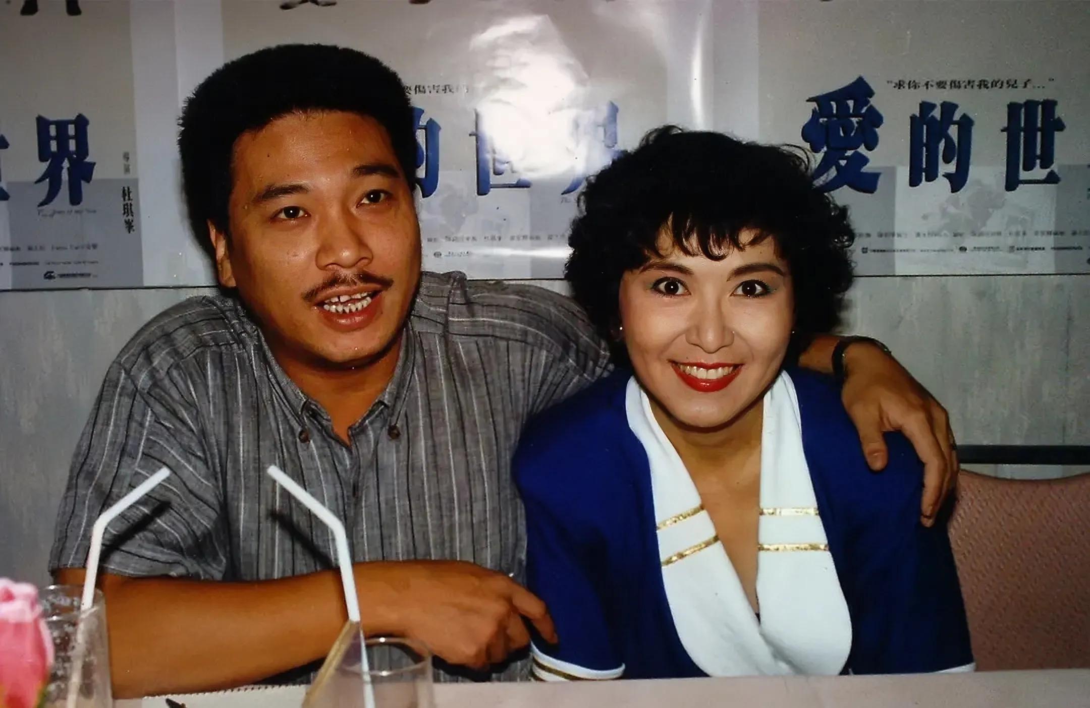 At the age of 70, still wearing stockings, Li Siqi perfectly interprets ...