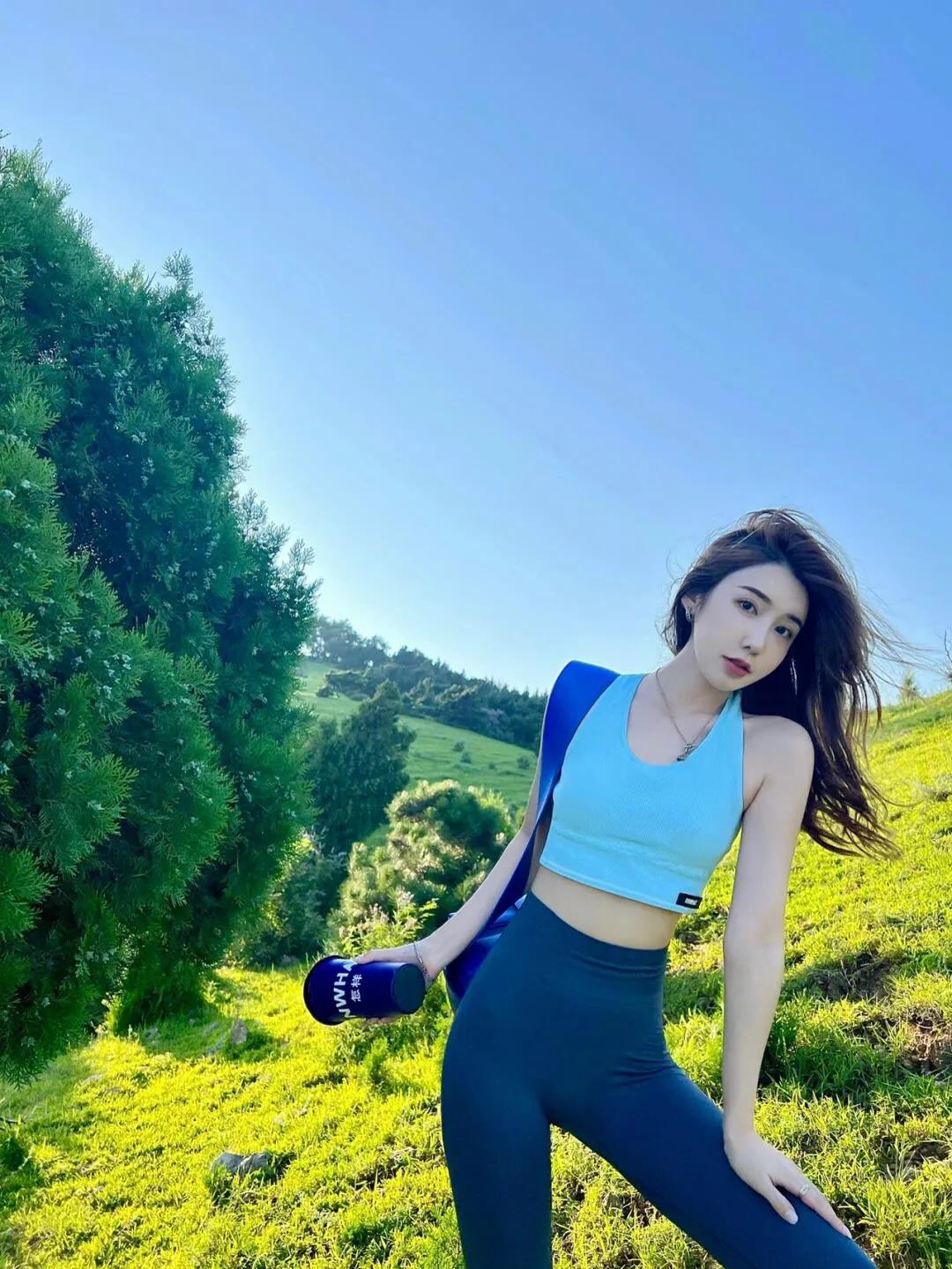 Outdoor mountain climbing "sports goddess" shows off her good figure ...