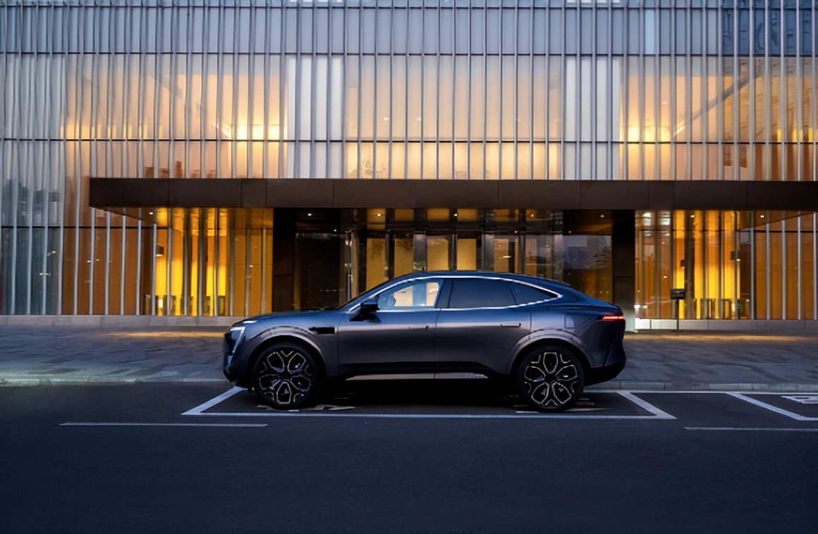The most beautiful smart driving SUV in a million, the Avita 11 single ...
