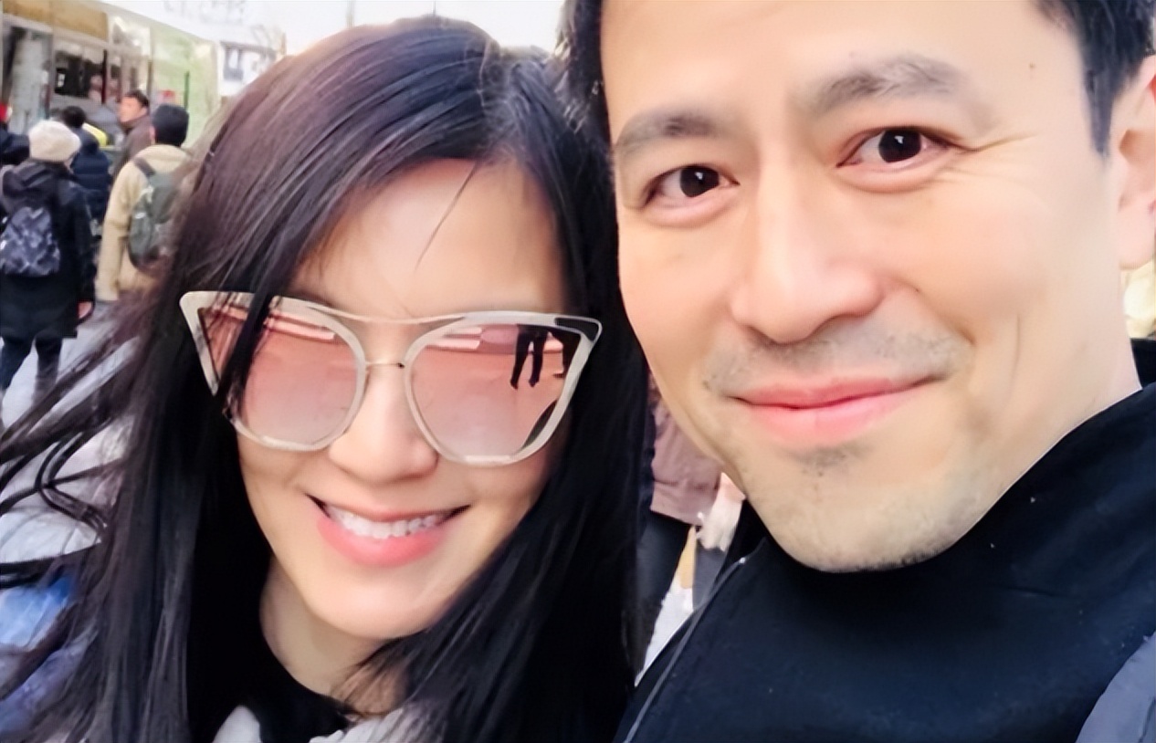 Lin Xilei is as slender as a girl, but her husband looks like a father ...