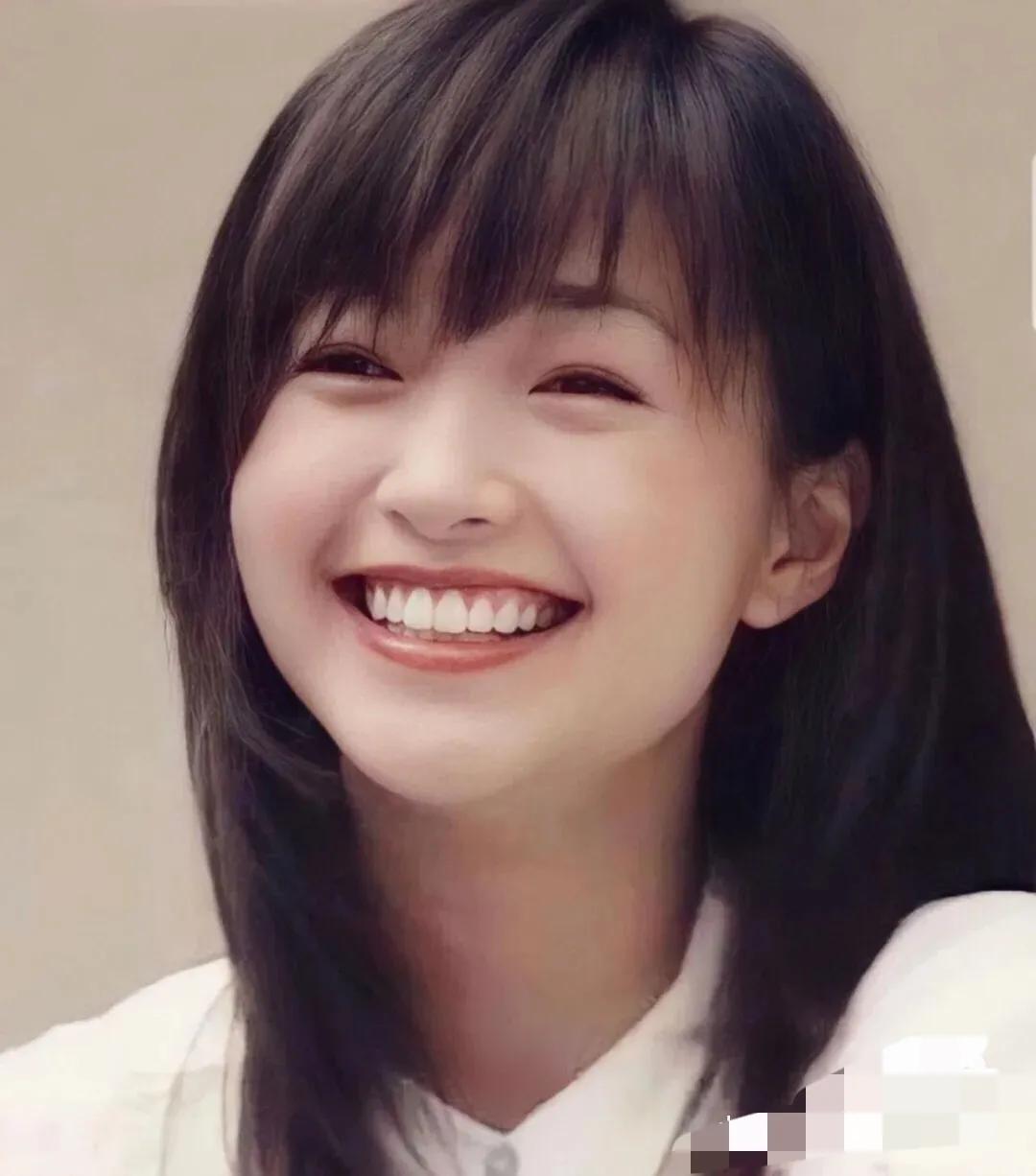 The sweetheart among Hong Kong sisters, Li Qihong makes you feel sexy ...