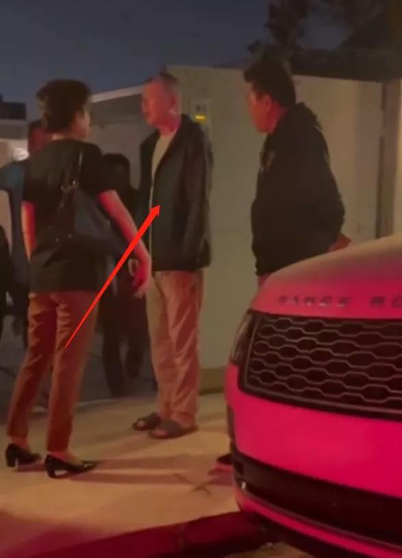 Feng Xiaogang's family was questioned when they returned to China for the New Year, and they ...