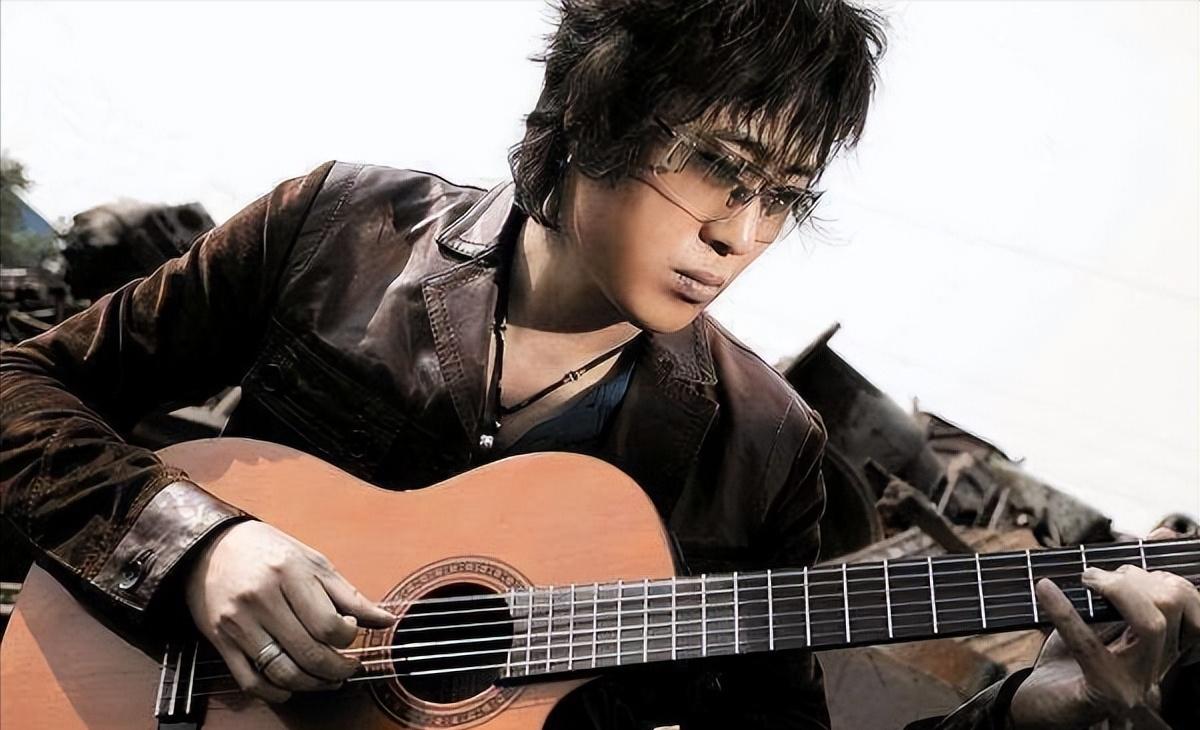 In 2004, "True and False Dao Lang" was staged in the music scene. In ...