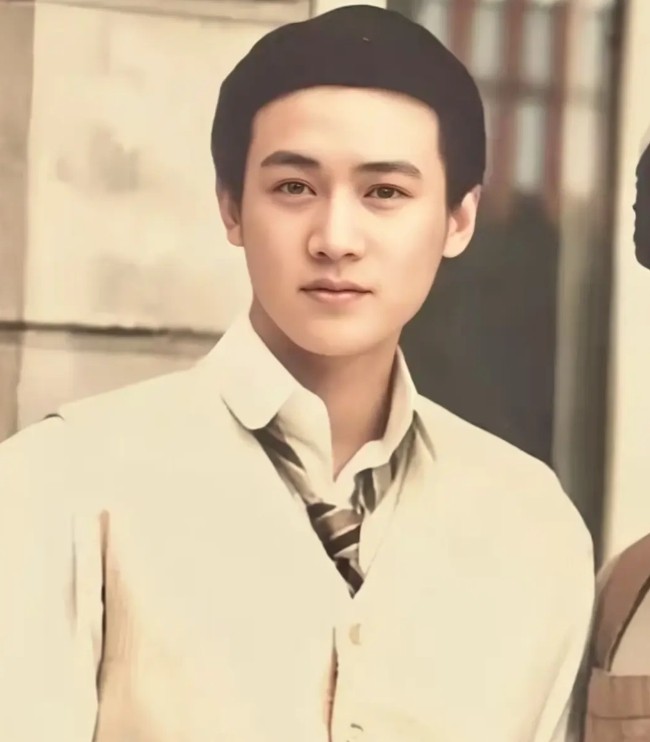Chen Kun's face changed into Lu Yi's, looking younger than when he was ...