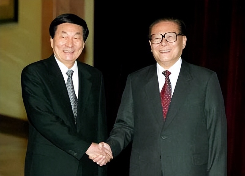 Deng Gong cultivated two successors, why Jiang Zemin was chosen in the ...