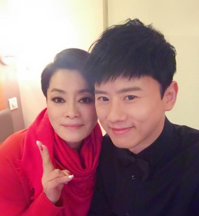 A close photo of Mao Amin and his friends Na Ying, Tian Zhen, Li Guyi ...