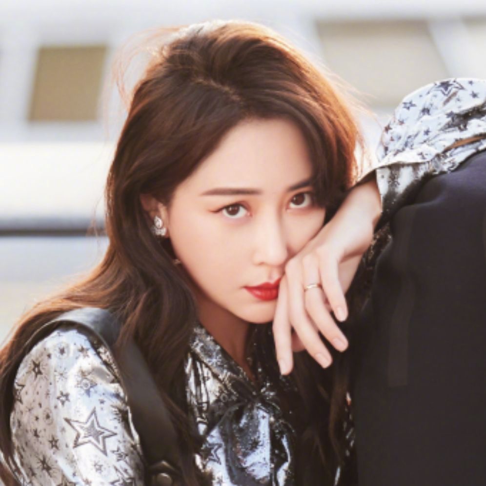 Appreciation of Du Ruoxi's head portrait self-portrait - iNEWS