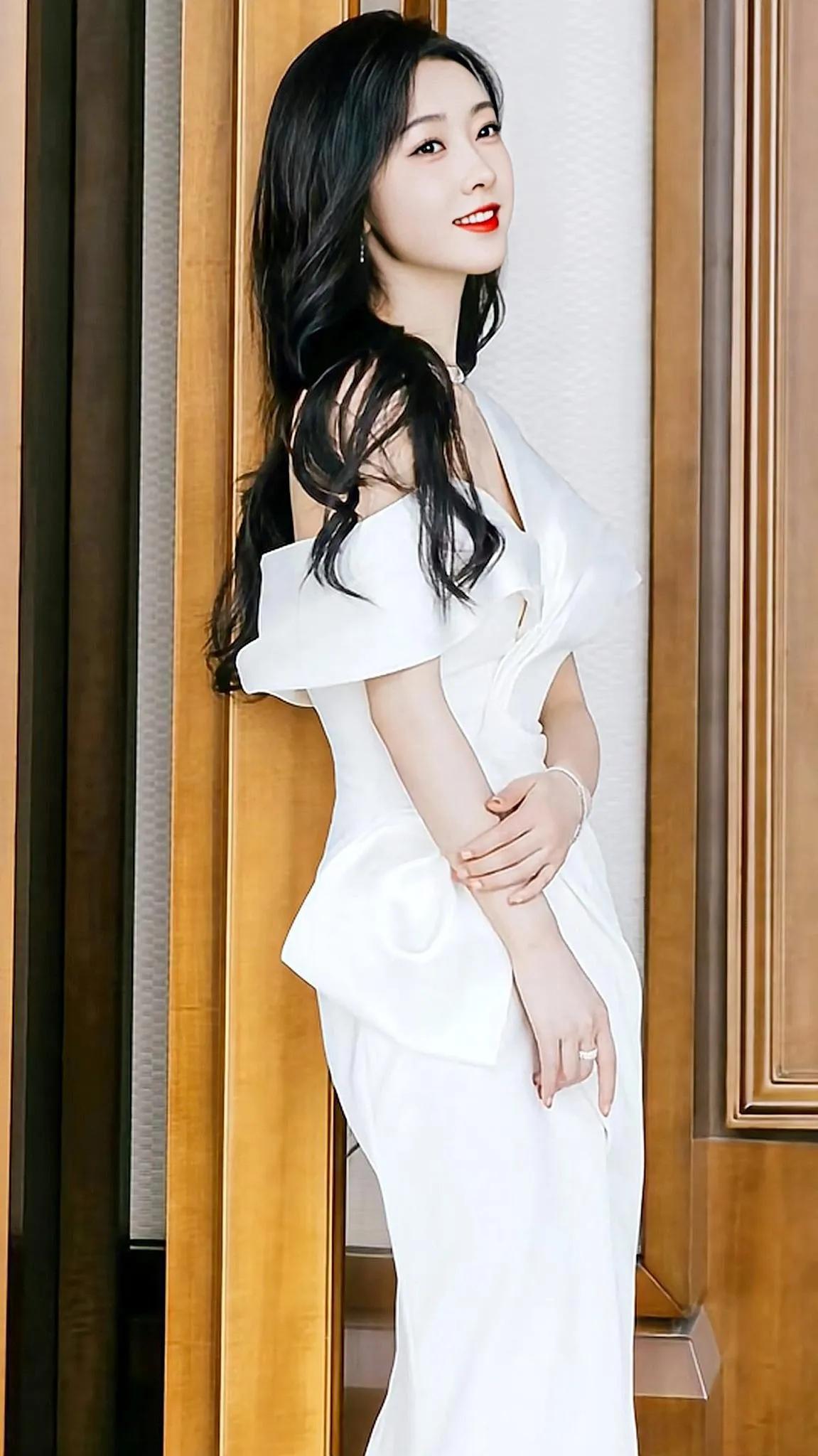 Xuan Lu with outstanding temperament - iMedia