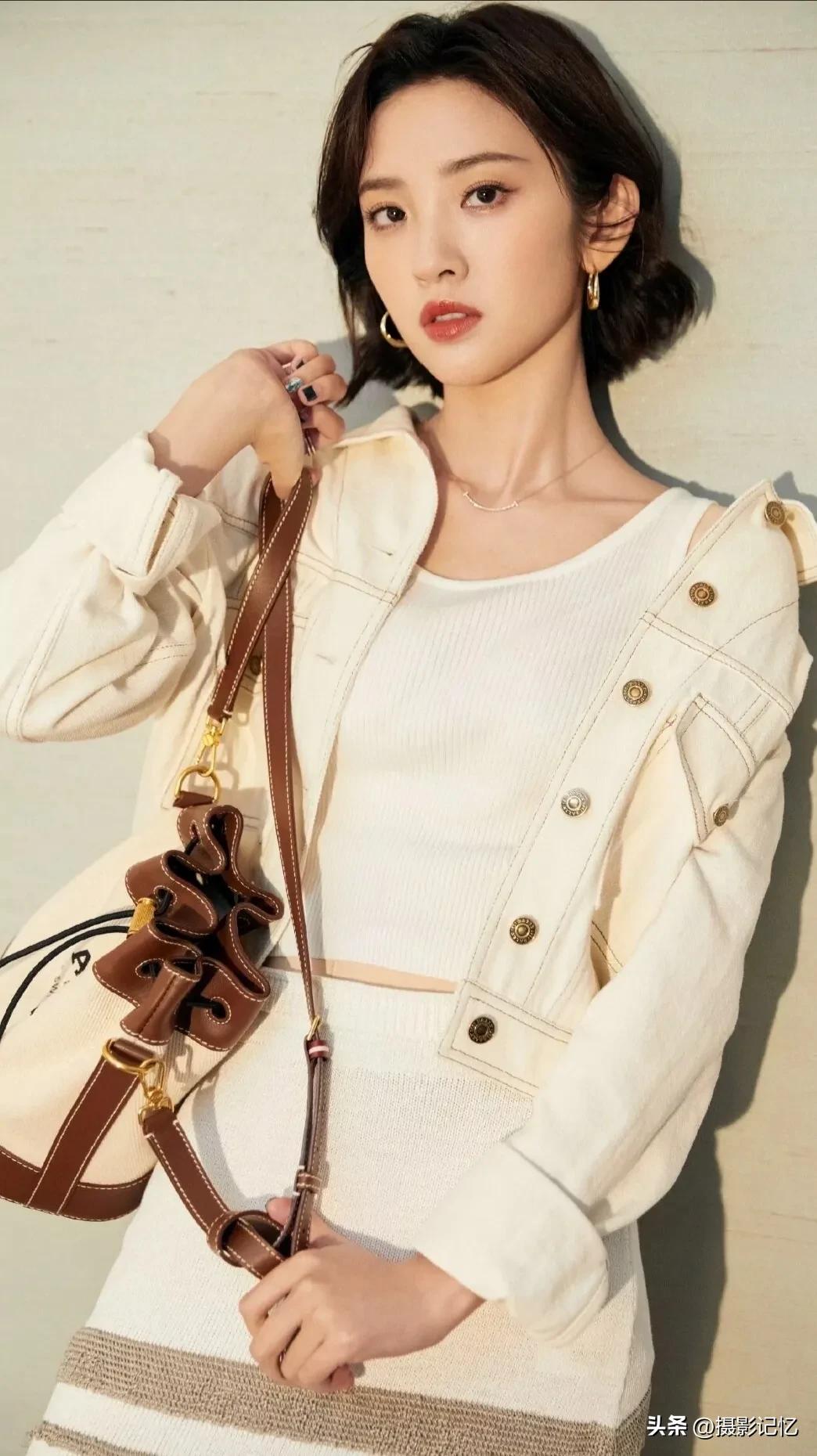 Tang Yixin: beautiful, sweet - iNEWS