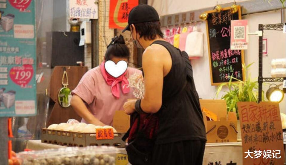 Chen Chuhe crowded the elevator and "hugged his new love" head to head ...