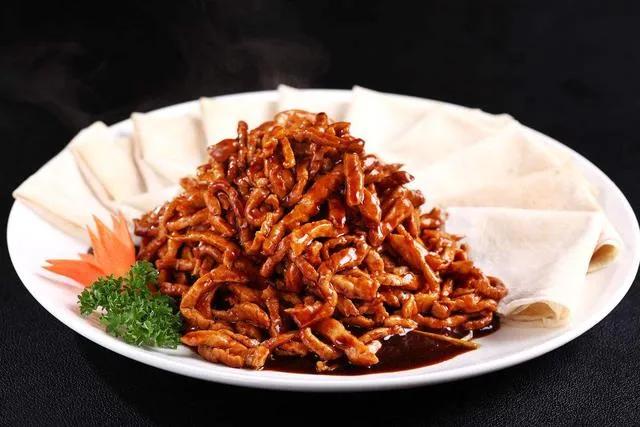 Beijing's famous dish, shredded pork with Beijing sauce - iNEWS