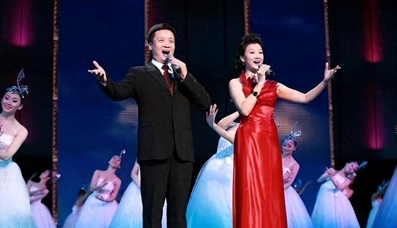 66-year-old Yan Weiwen accompanied his wife to fight cancer for 35 ...