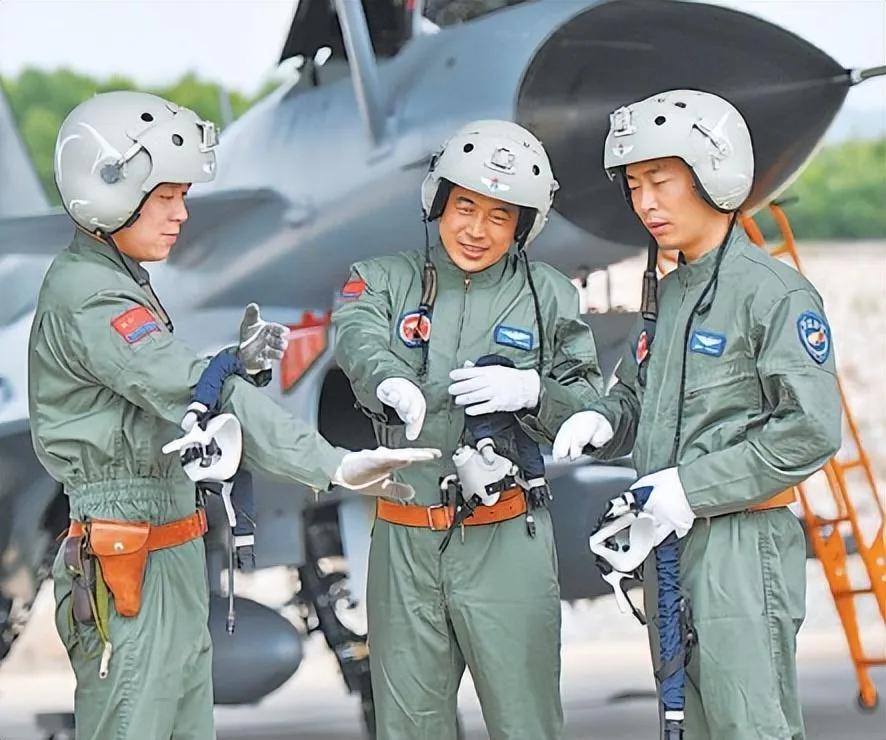 400 pilots collectively quit China and vowed to "serve" for China ...