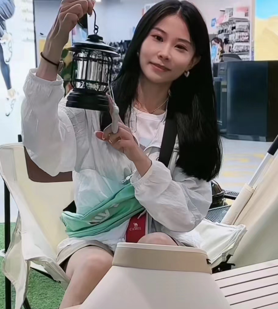 Xu Jianini is very popular for live streaming again, she is gentle and ...