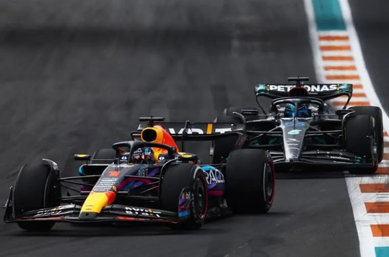 Tom Cruise wears an out-of-print Rolex Daytona at the F1 Miami Grand ...