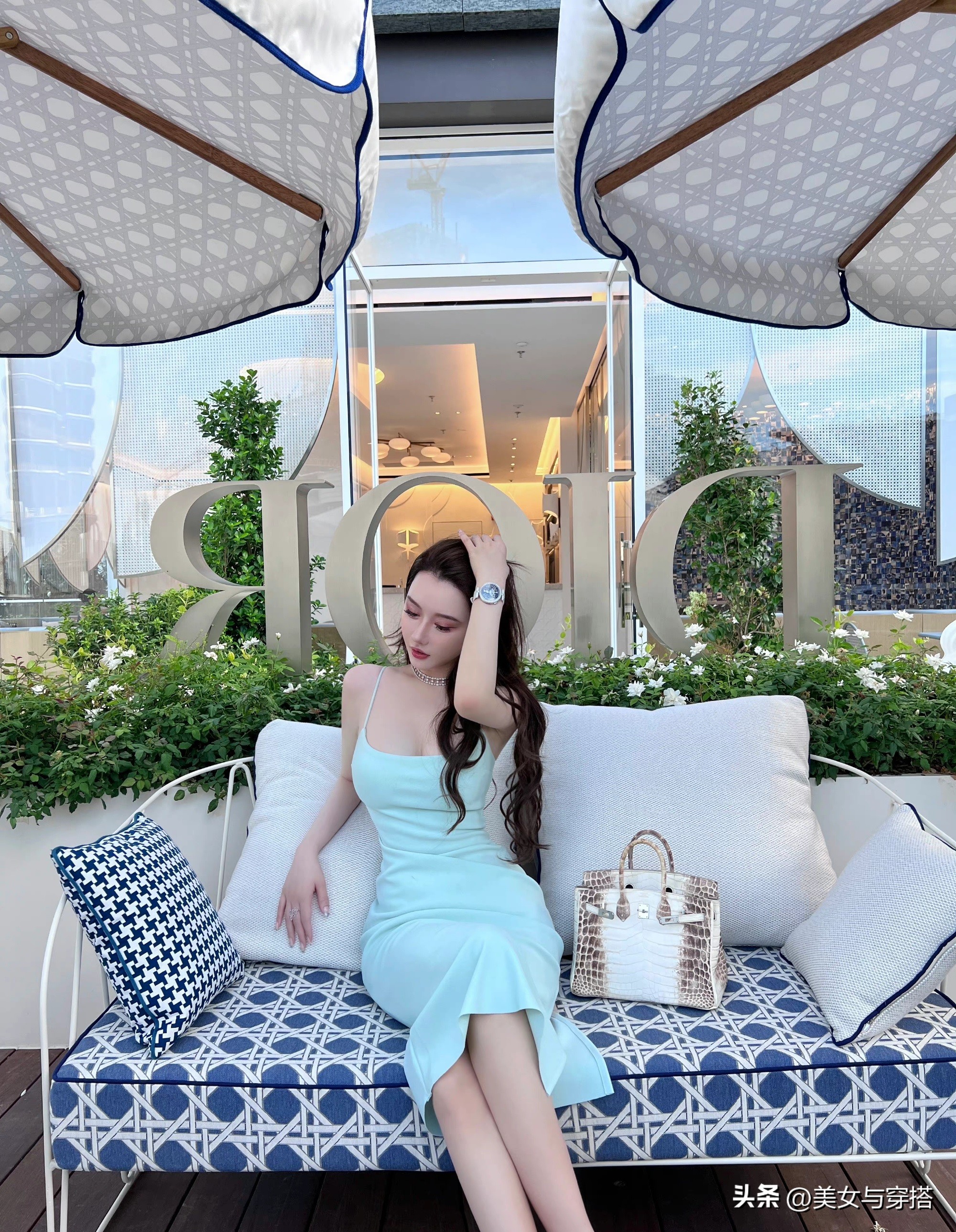 Zhou Linjia's white long dress photo is exciting - iNEWS