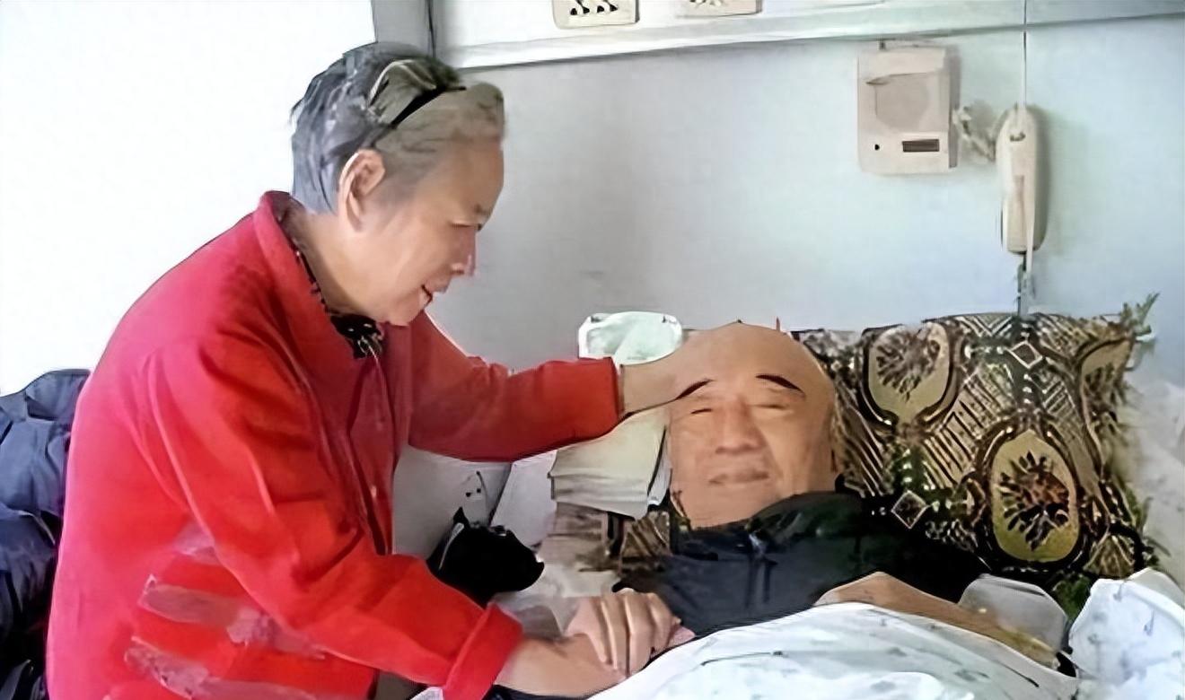 Eleven years after the death of actor Li Ding, his son unfortunately ...