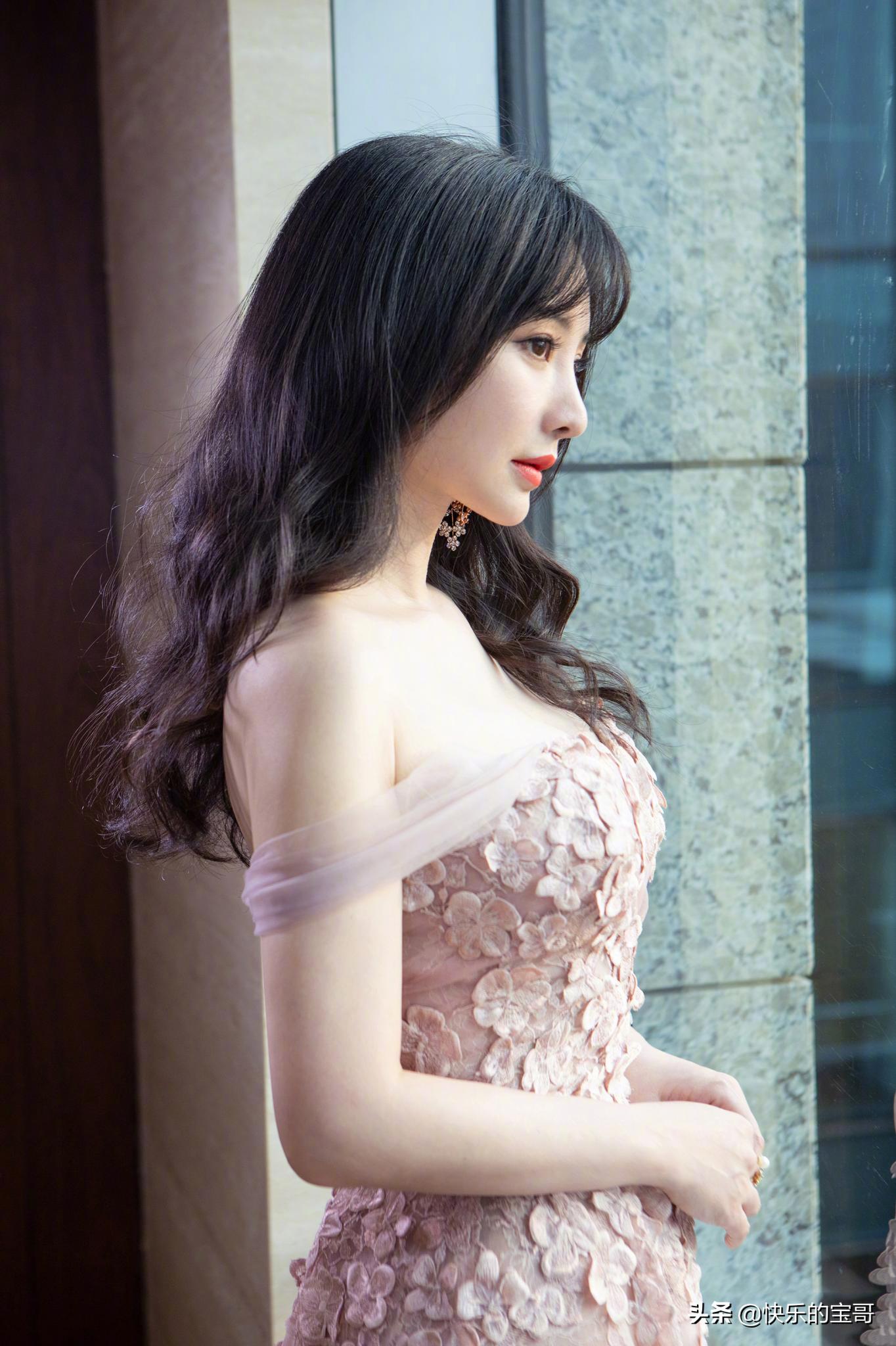 Appreciation of beautiful pictures, Hunan beauty Liu Yan is very suitable for wearing a lace ...