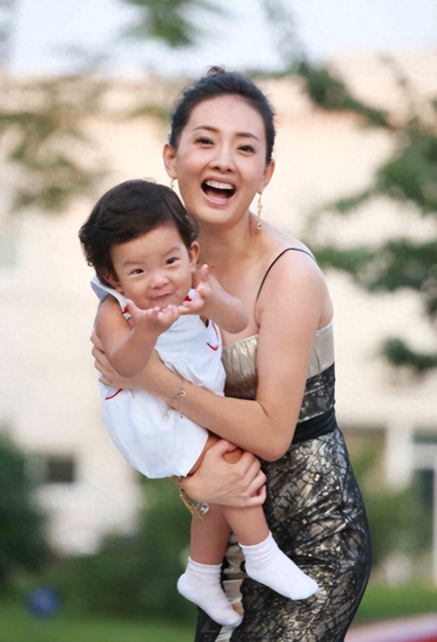 Comparison of sketch actors and husbands, Feng Gong's wife is beautiful, Cai Ming is still in ...