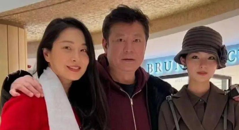 A 58-year-old well-known actor has settled in the United States. Three ...