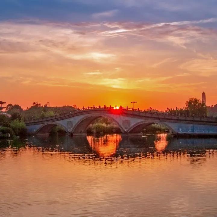 The rivers and lakes of Chengdu are beautiful~beautiful~beautiful! - iNEWS