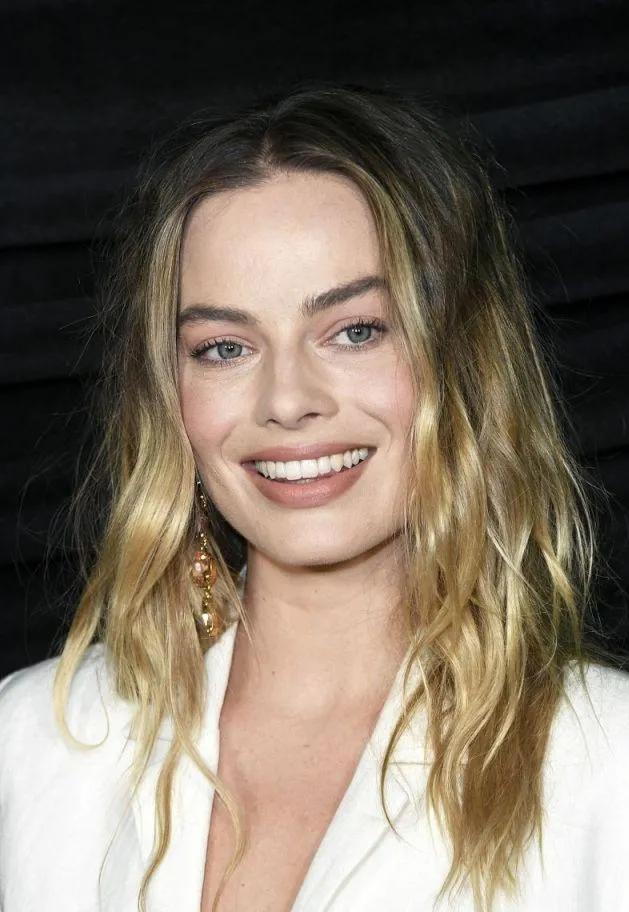 Hollywood Goddess "Harley Quinn" Margot Robbie Photo Album - iNEWS
