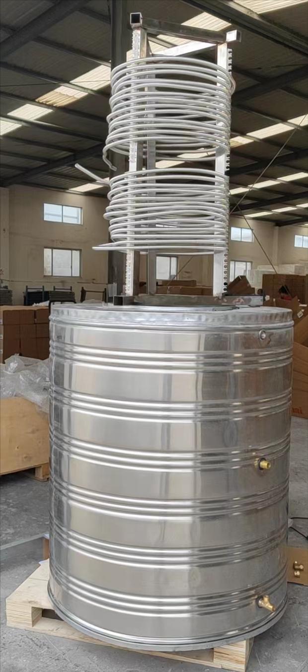 What kind of hot water center tank is used for solar heating? - iNEWS