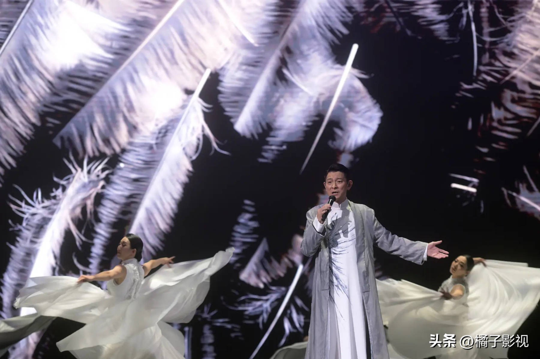 Andy Lau returns to the mainland stage after 13 years, singing and ...