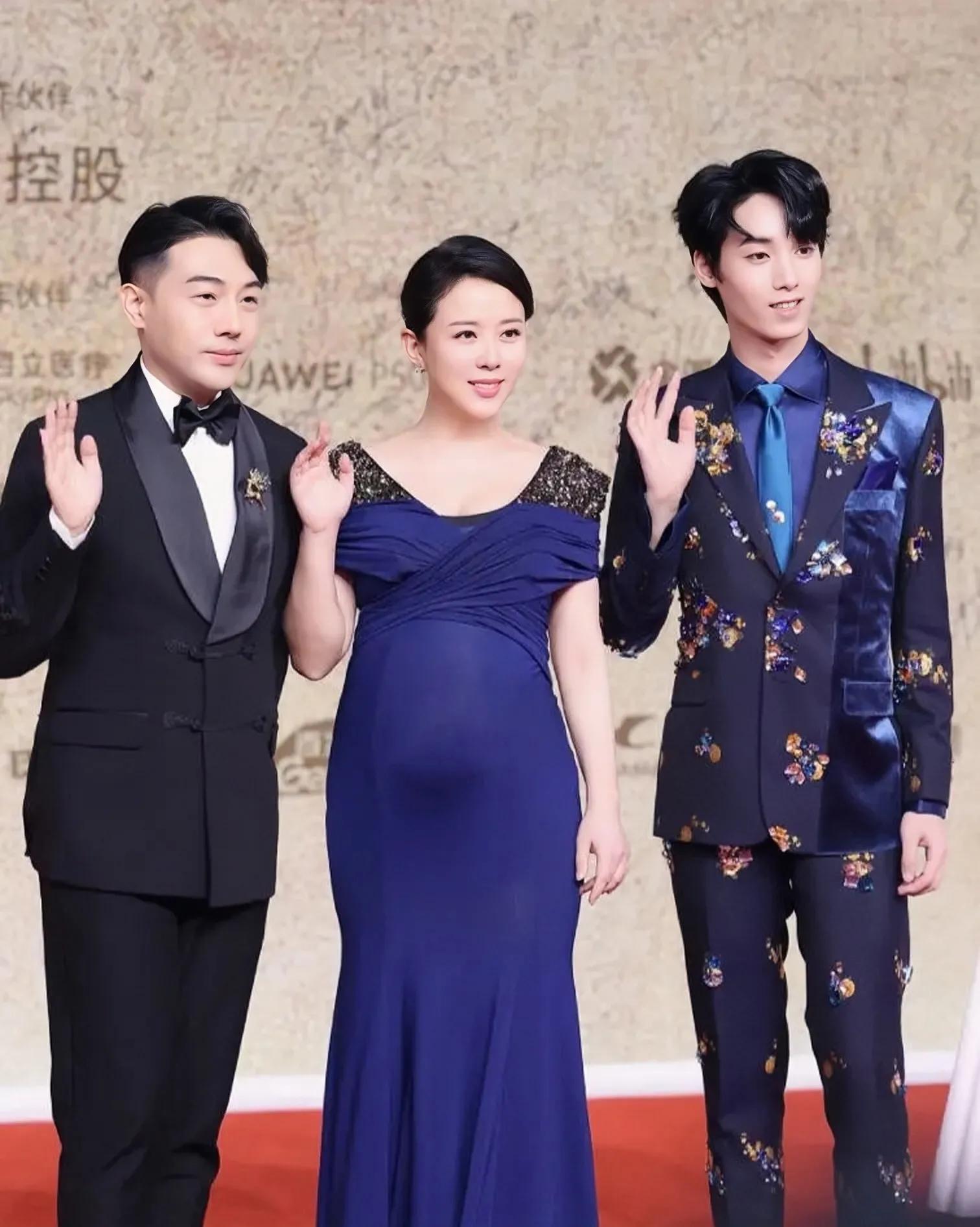 44-year-old Chang'e Yan Dan gave birth to a baby in the morning, and ...