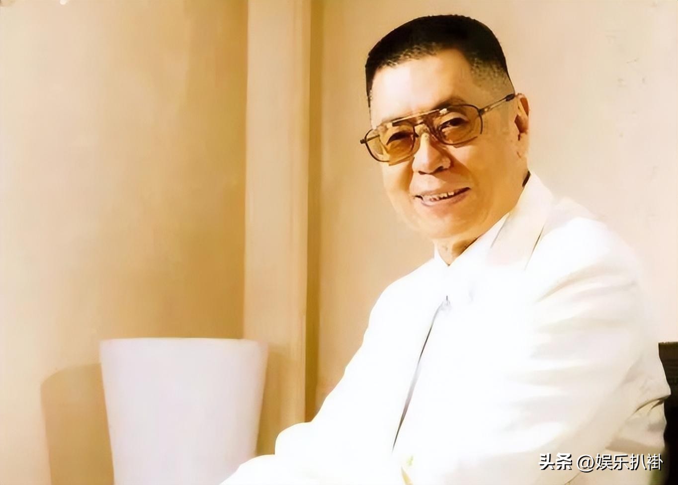83-year-old Liu Shikun travels abroad with his sweet wife!Live in a ...