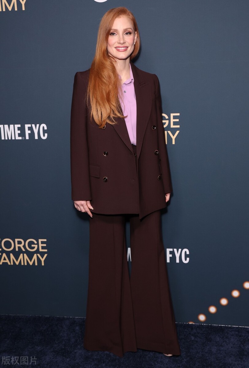 "Model Worker" Jessica Chastain is very capable in a purple shirt ...