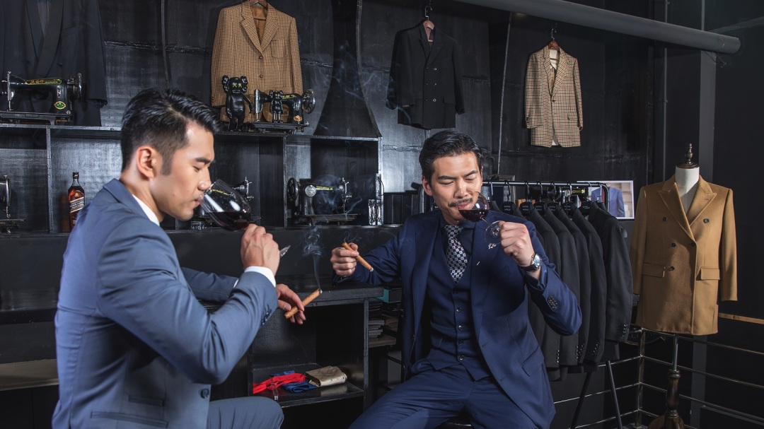 The cigar circle also has a chain of contempt? Are you the one who is ...