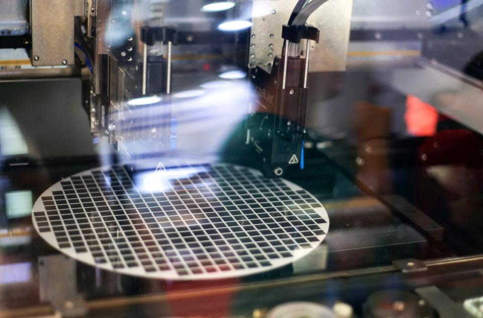 接近三星5nm！麒麟9000S達到了什麼水平？外媒：DUV光刻機極限 - 頭條匯