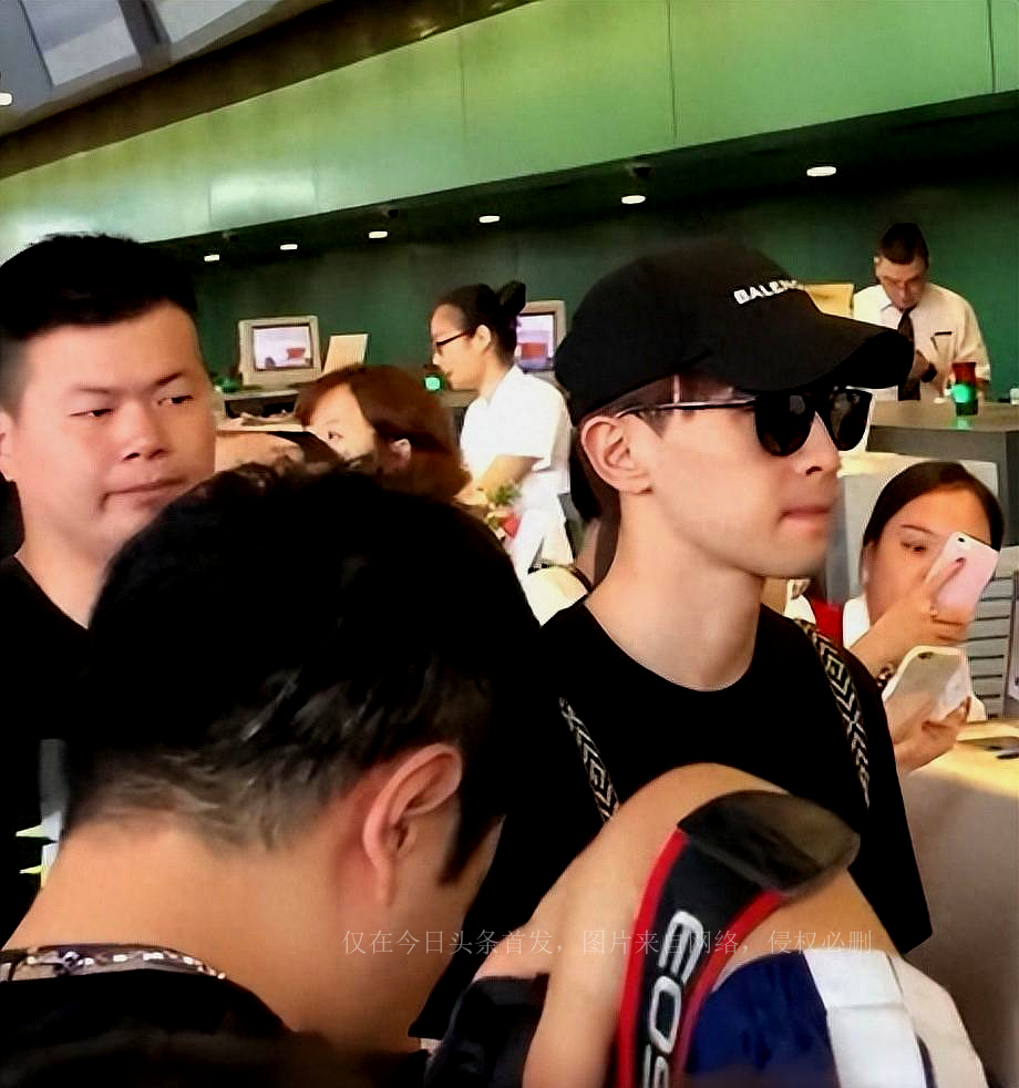 One year after "quitting the Internet", looking at Deng Lun's current "dilemma", he is ...