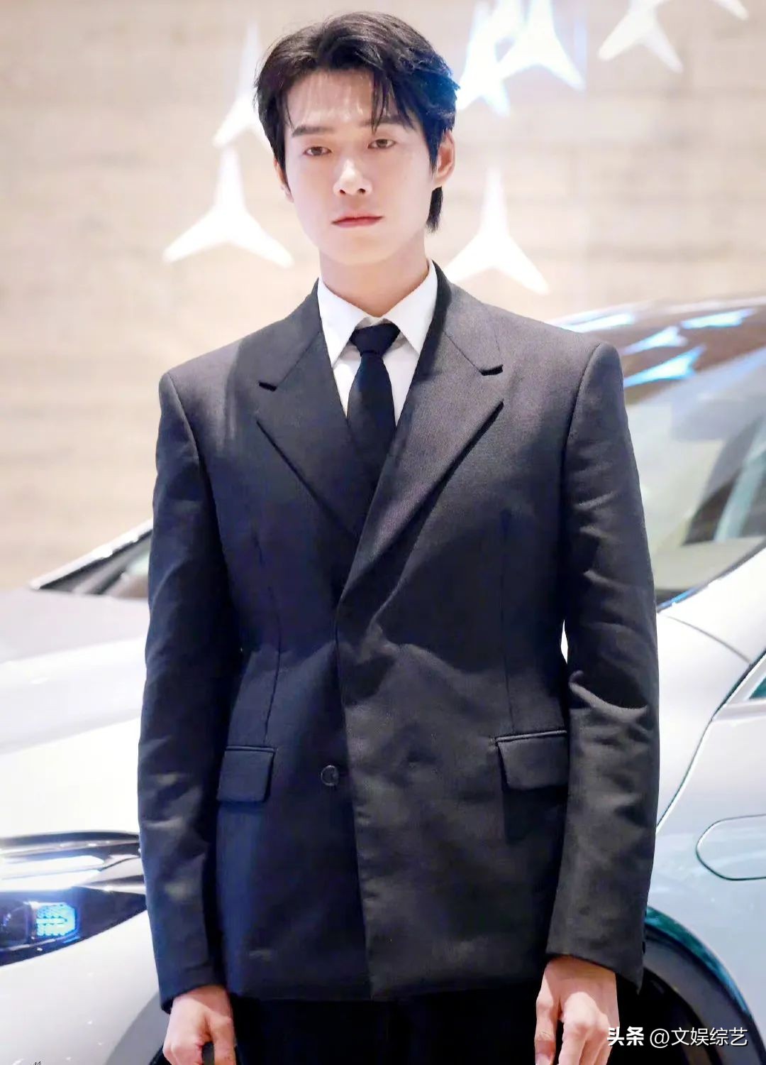 Wei Daxun became popular in the entertainment circle with his character Meng Yanchen and his ...