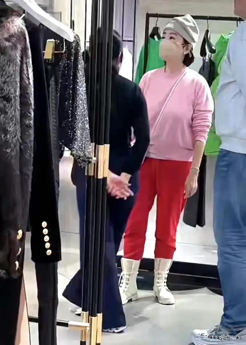 Brigitte Lin and Liu Xiaoqing are too different in status!One is ...