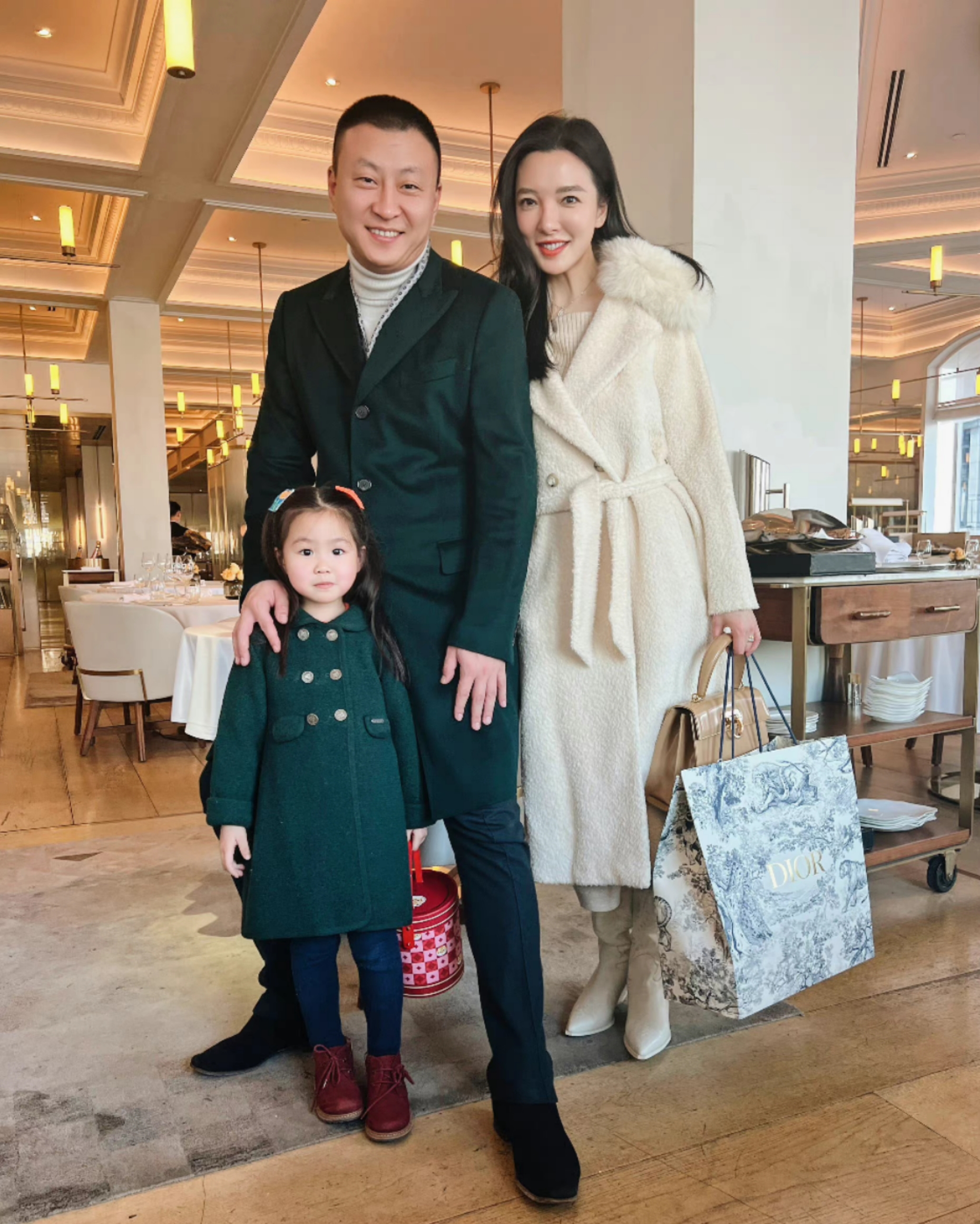Wang Liqin's ex-girlfriend posted a family photo!Tall and keen to ...