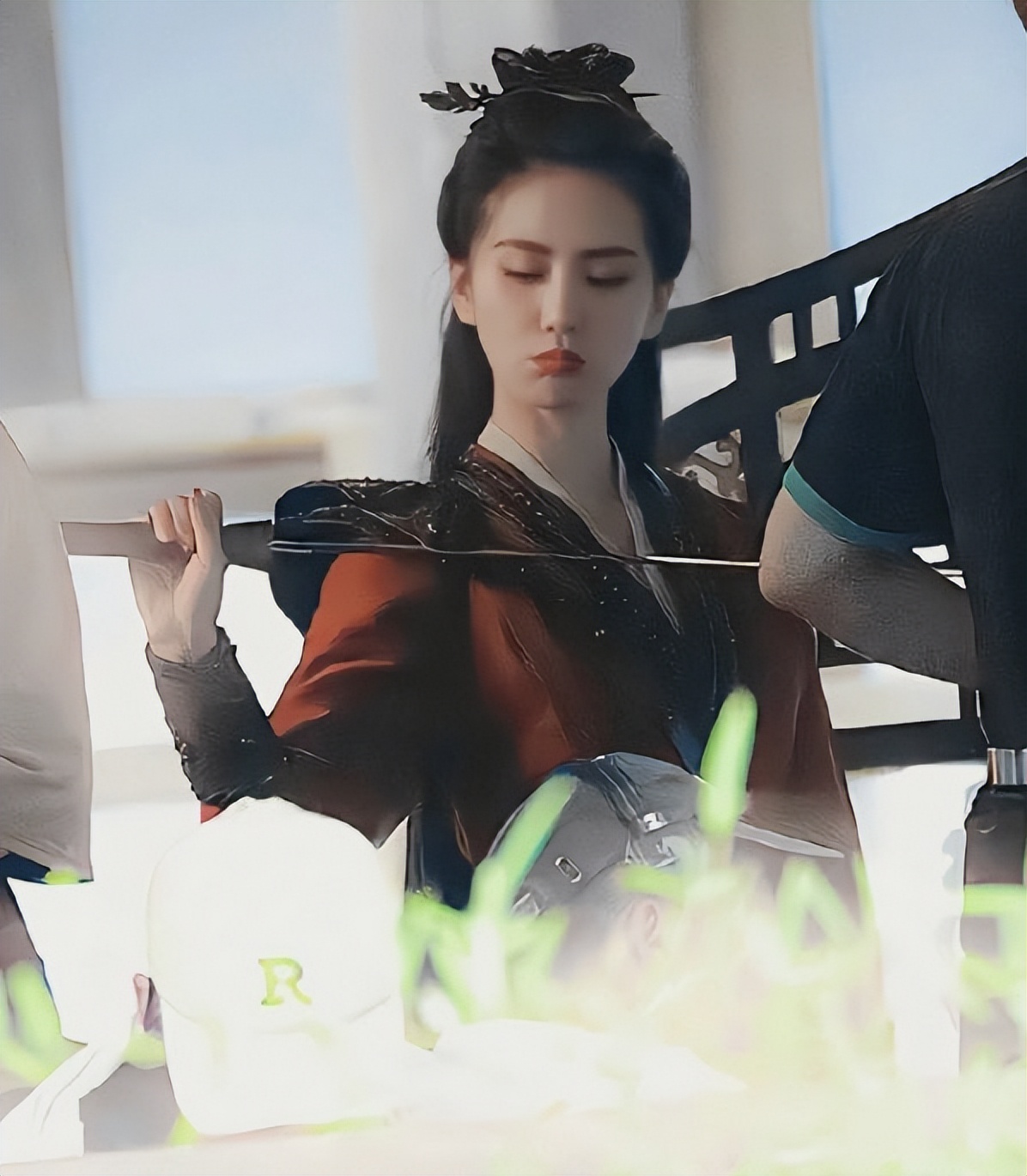 Who is the most beautiful in red clothes?Ju Jingyi is delicate, Zhao ...