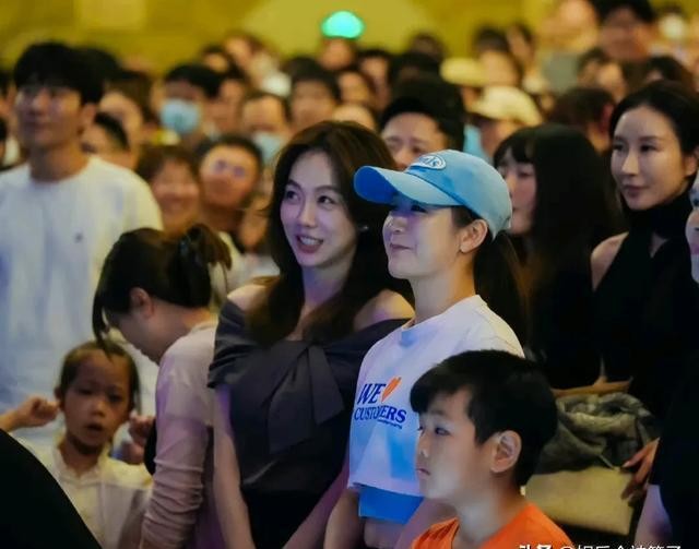 Big news! Paparazzi exposes Jiang Yan's love affair, she went home with ...