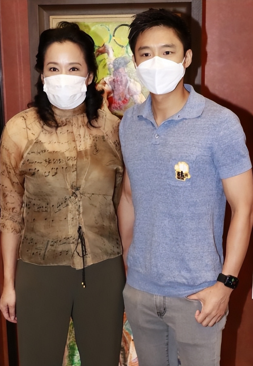 Guo Jingjing and her mother-in-law are in the same frame, too broad and ...