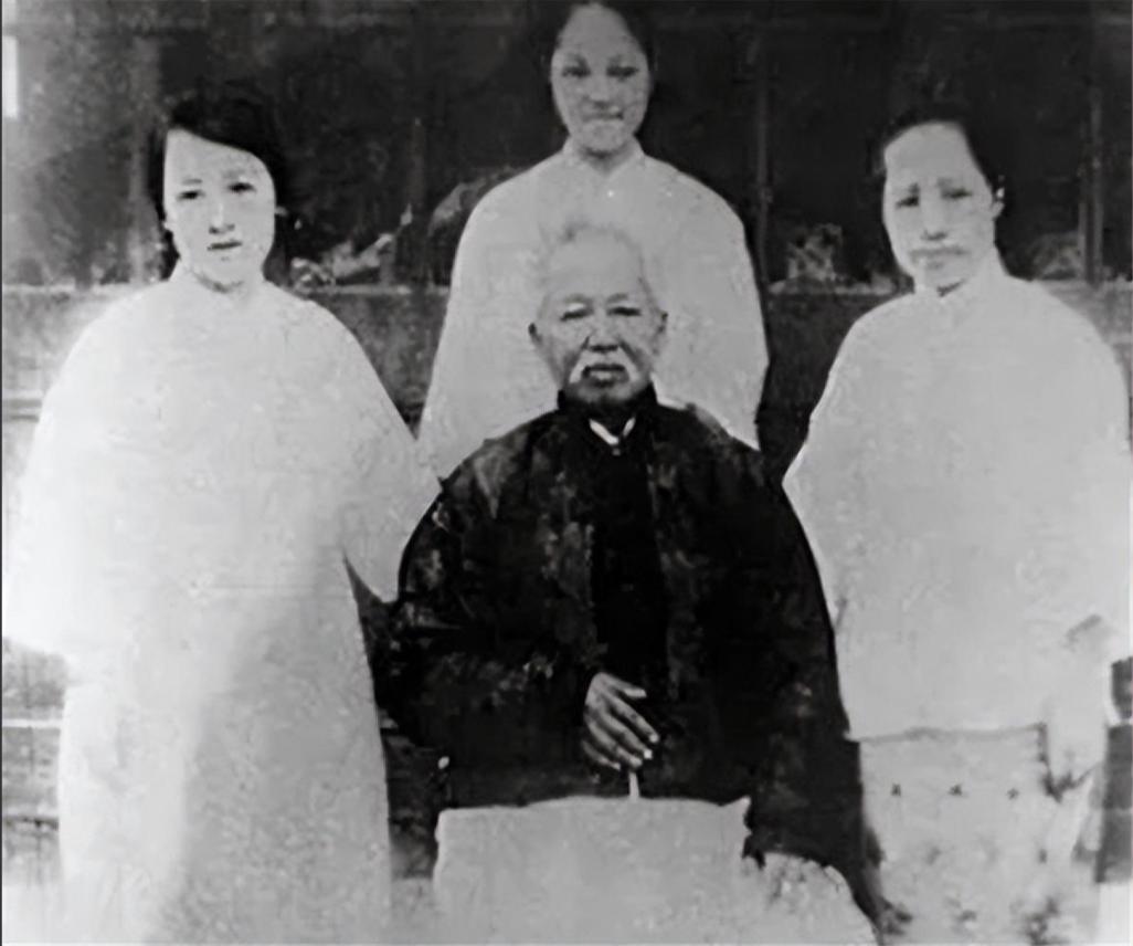 More than 100 years ago, Kang Youwei bought an island in Europe with 1. ...