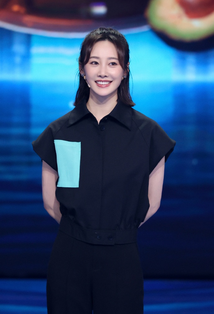 "Mou Girl" Li Chun posted a fitness photo, wearing leggings ...