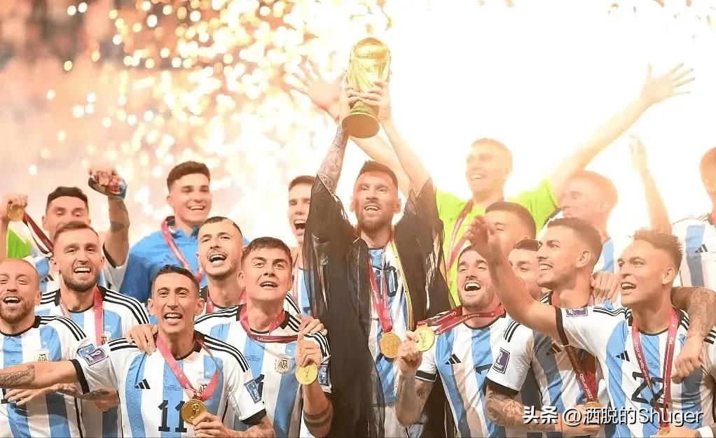 The new football king is honored as a god, and the old football kings ...