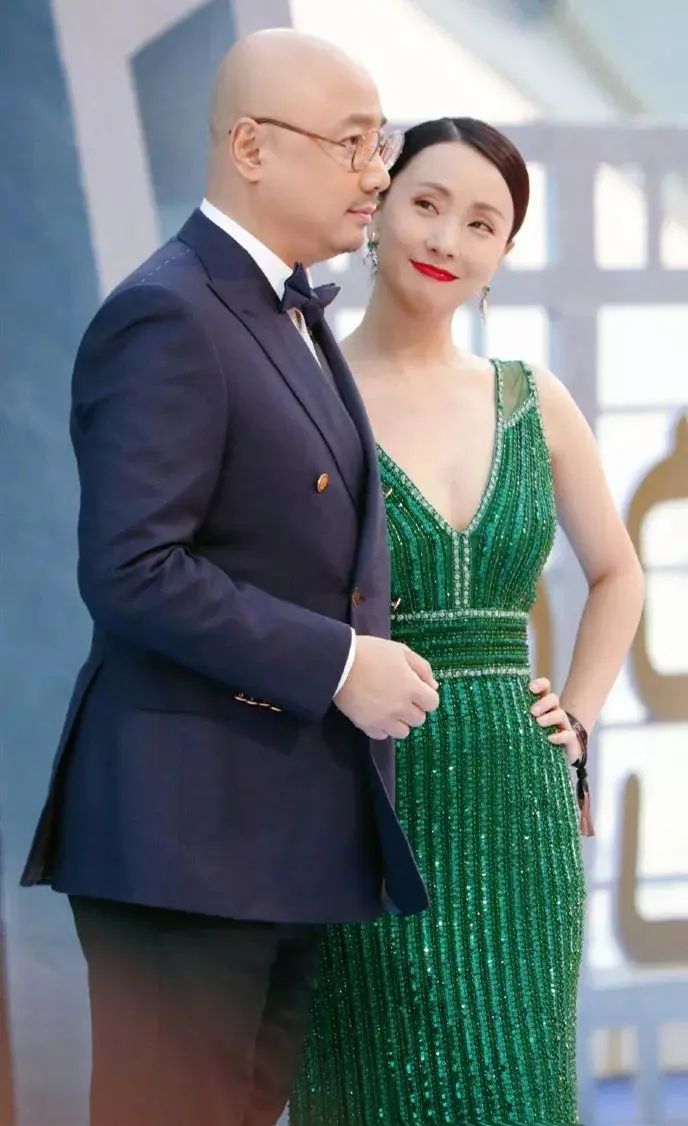 Tao Hong and Xu Zheng get drunk at a bar as a fat uncle, and the other ...